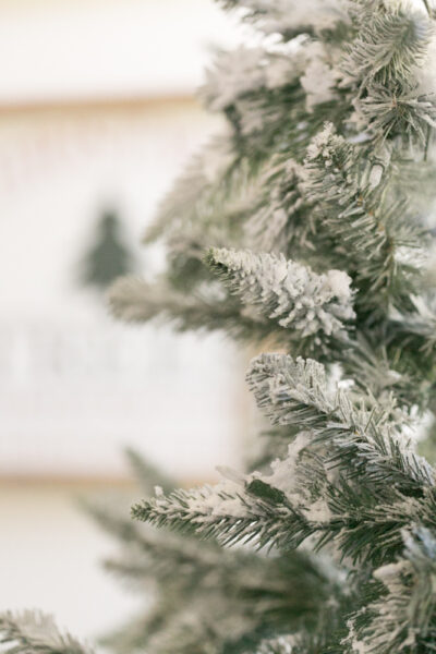 Ultimate Guide on How to Flock a Christmas Tree