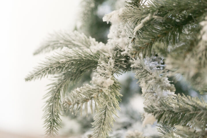 Ultimate Guide on How to Flock a Christmas Tree