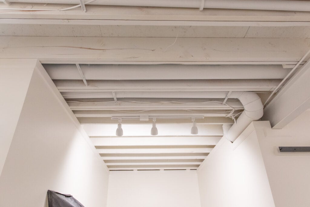 5 Considerations for an Exposed a Basement Ceiling (with Pictures)