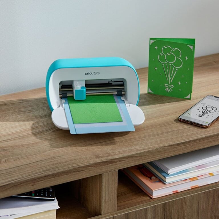Cricut Joy - The Definitive Guide to an Ultra Portable Cutting Machine