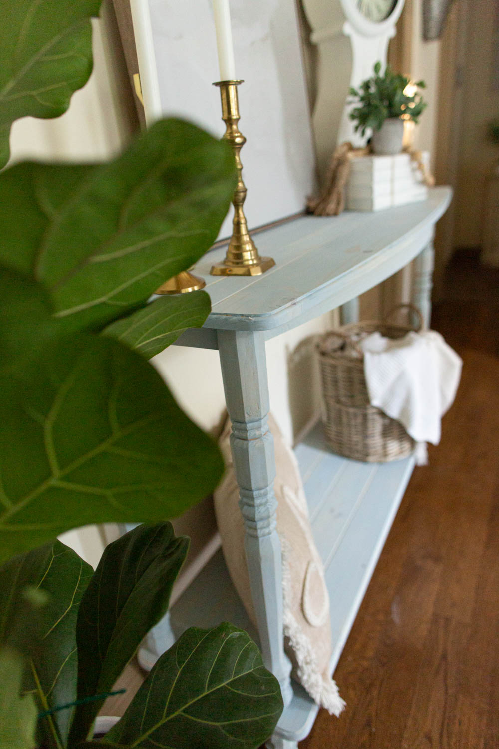 Simple DIY Sofa Table Tips & Tutorial (with No Table Saw Required)